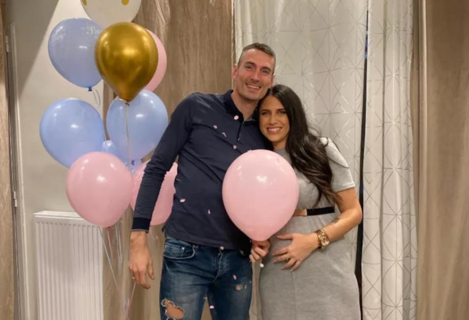 O Παναγιώτης Τριβυζάς θα γίνει μπαμπάς και έκανε gender reveal party [βίντεο] | Sigmalive Magazine