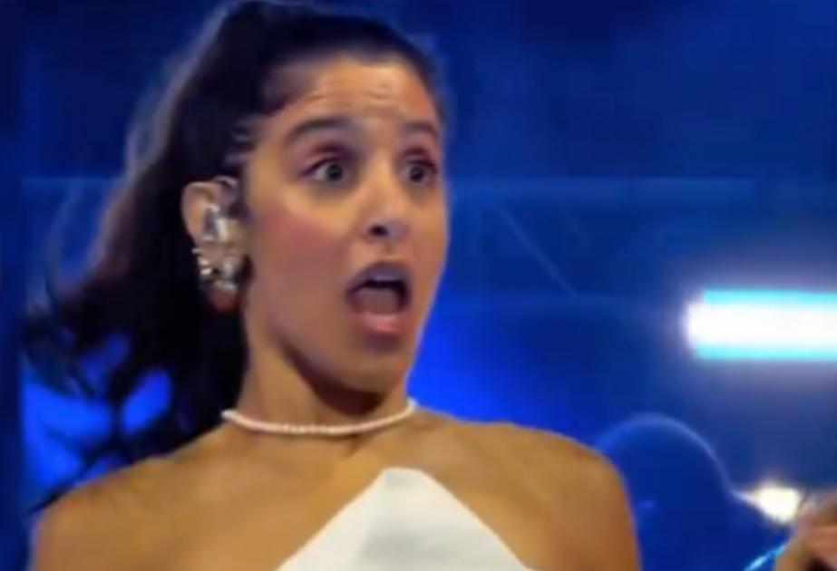 Πετούσαν αβγά και αναπτήρες επί σκηνής σε συναυλία της Σάττι ...