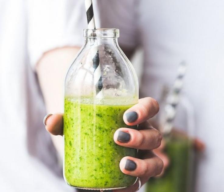 Πιες αυτόν το χυμό αν θες να σου «περάσει» ο πονοκέφαλος | Sigmalive ...