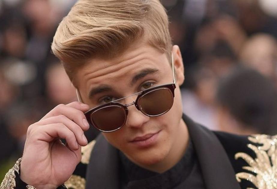O Justin Bieber έφαγε δημοσίως... χυλόπιτα από μια κοπέλα στο twitter ...