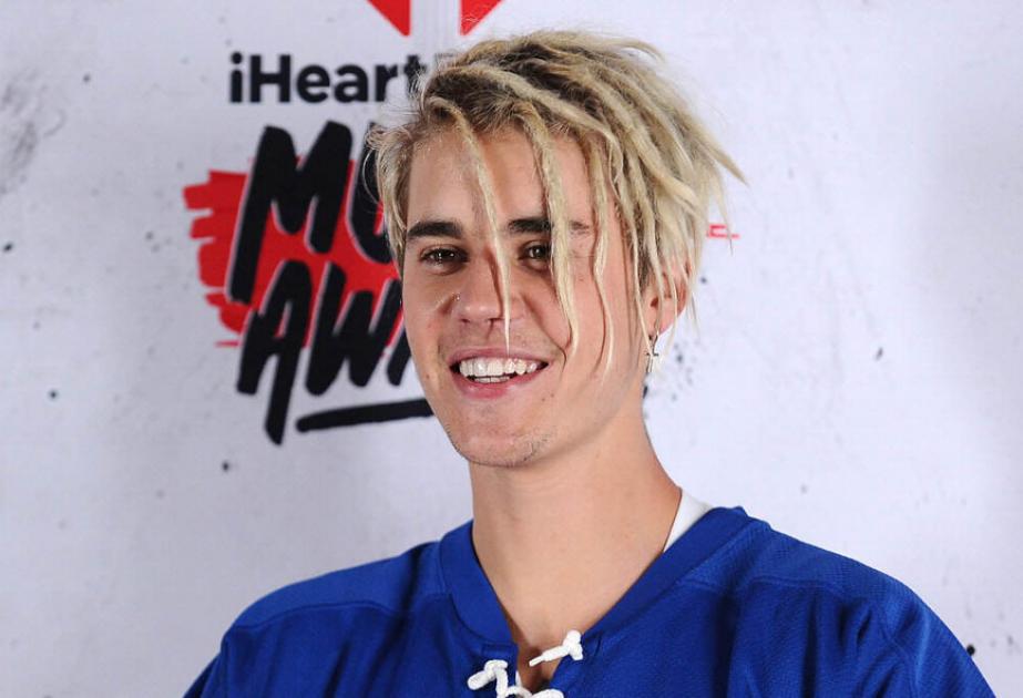 O Justin Bieber σε μία επική γλίστρα στη σκηνή [βίντεο] | Sigmalive ...
