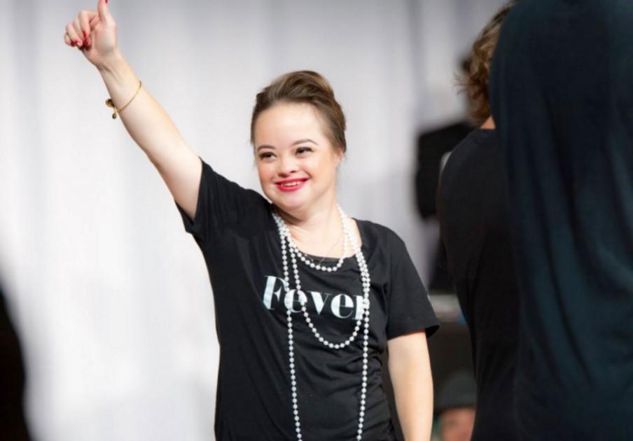 Katie Meade: Το πρώτο μοντέλο με σύνδρομο Down που πρωταγωνίστησε σε ...