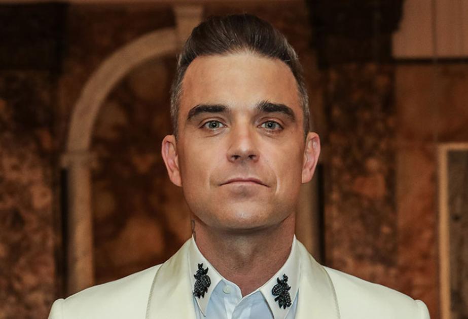 Αγνώριστος ο Robbie Williams παρουσίασε τη νέα του fashion συλλογή ...