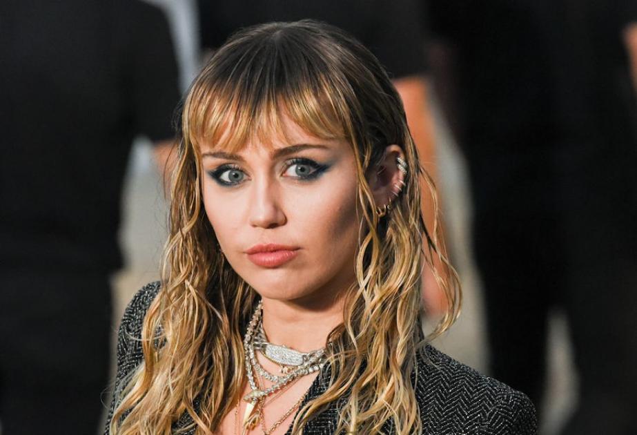 Mullet: H Miley Cyrus τόλμησε το απόλυτο hair trend του 2020 [εικόνες ...