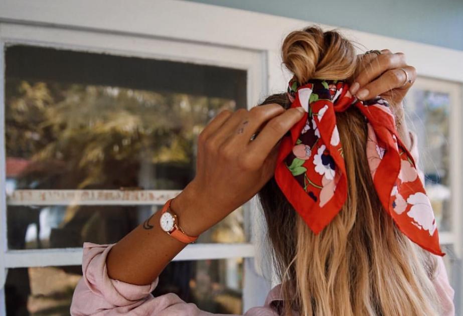 Το μαντήλι στα μαλλιά είναι το summer trend που όλες θα λατρέψουν ...