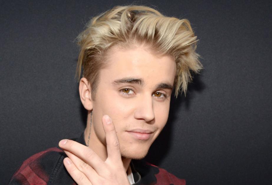 O Justin Bieber επιστρατεύει τους φαν του για να κλείσει ένα site ...